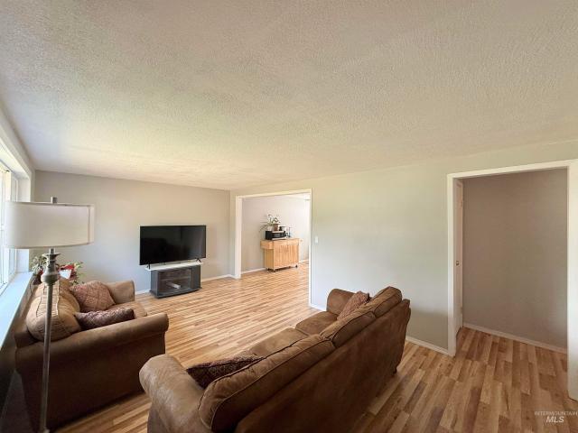 810 4th Ave
