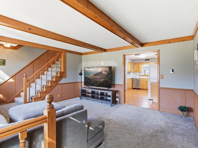 810 5th Street W
