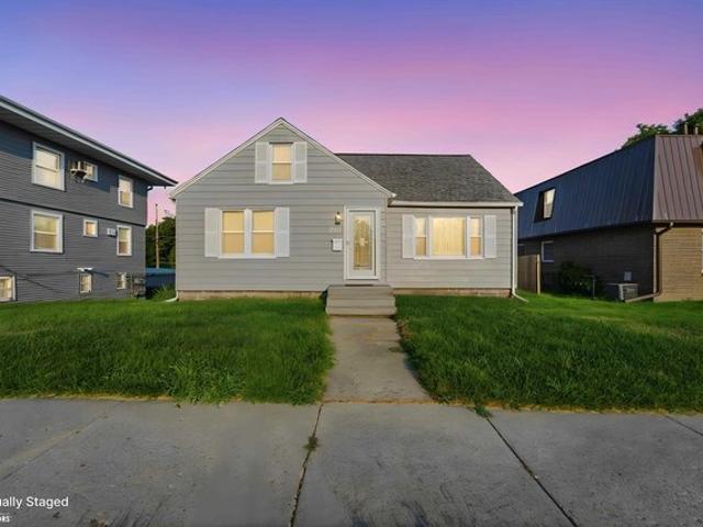810 6th St, Nevada, IA 50201