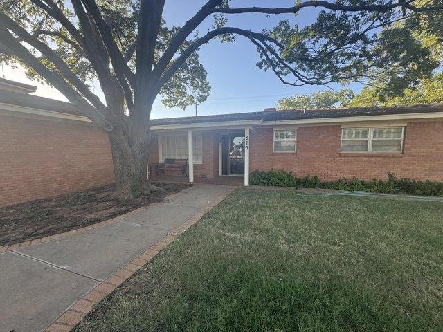 810 8th St, Wolfforth, TX 79382