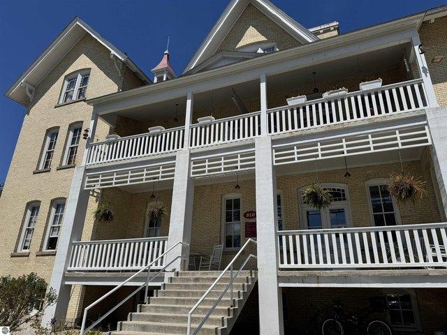 810 Cottageview Dr Unit 201, Traverse City, MI 49684