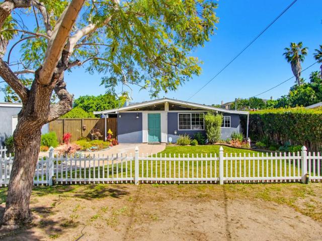 810 Anns Way, Vista, CA
