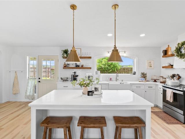 810 Adel Drive