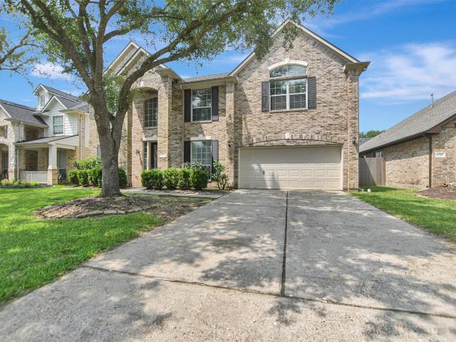 810 Almond Pointe