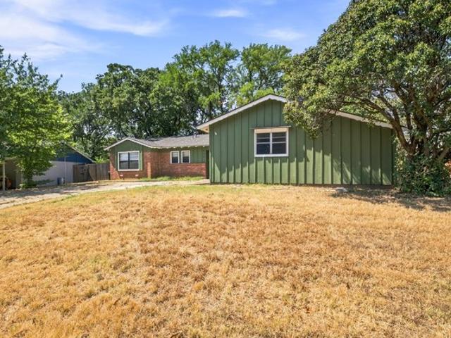 810 Arthur Dr, Arlington, TX 76013