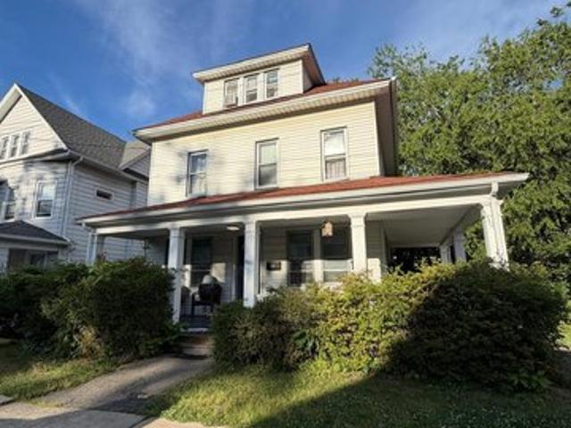 810 Briarwood Ave, Bridgeport, CT 06604