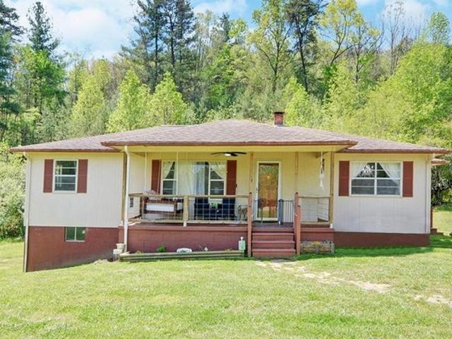 810 Grassy Creek Rd, Copperhill, TN 37317