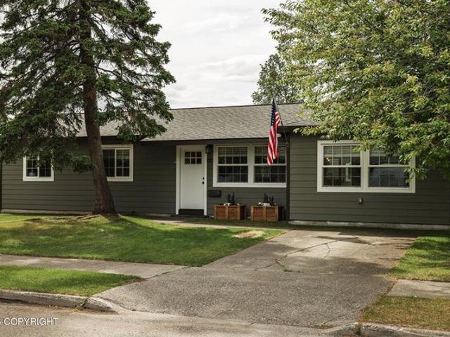 810 Dogwood St, Anchorage, AK 99501