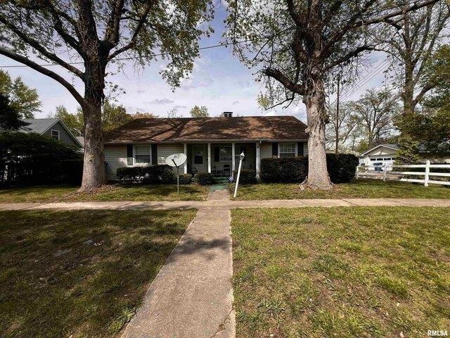810 E 7th St, Centralia, IL 62801
