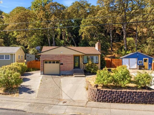 810 E 16th St, The Dalles, OR 97058