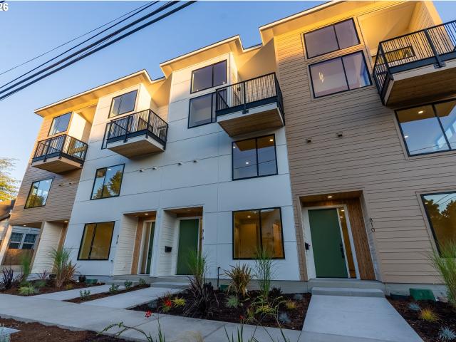 810 E 22ND AVE