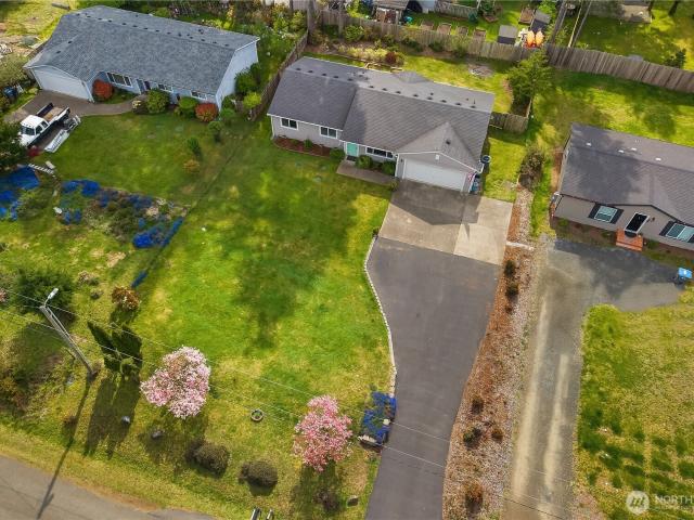 810 E Lakeshore Drive W