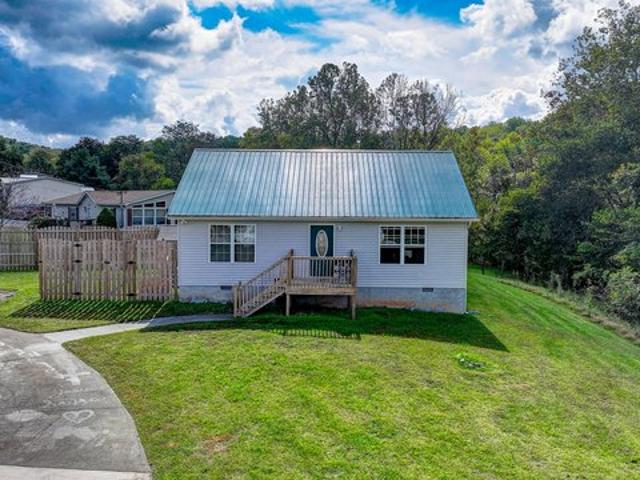 810 Harvest Meadows Dr, Kodak, TN 37764