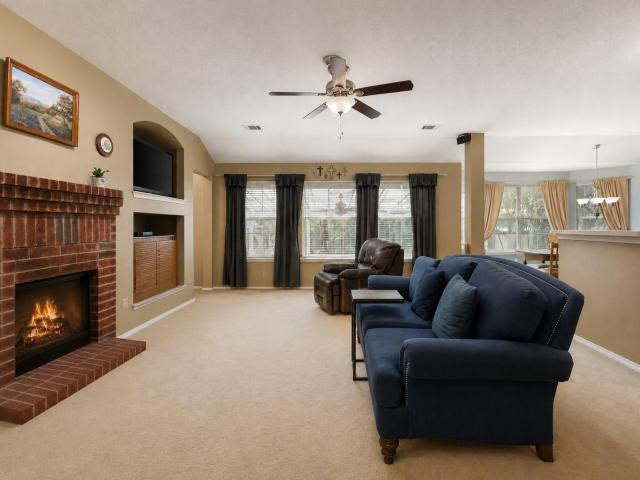 810 Hilltop Dr