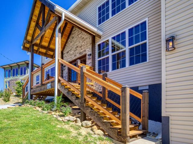 810 Oakley Way