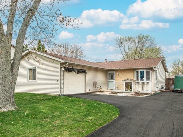 810 Oakton Ave, Romeoville, IL 60446
