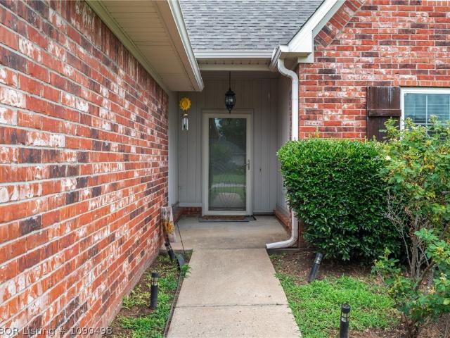 810 Laurel Way