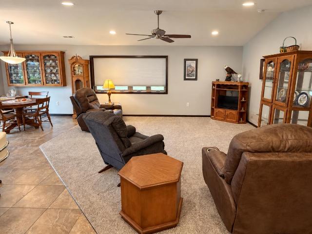 810 Lakeview Drive
