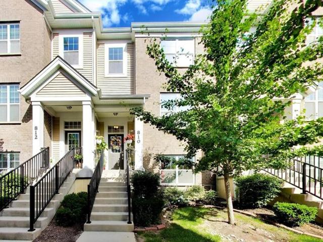 810 Lexington Cir W, Des Plaines, IL 60016