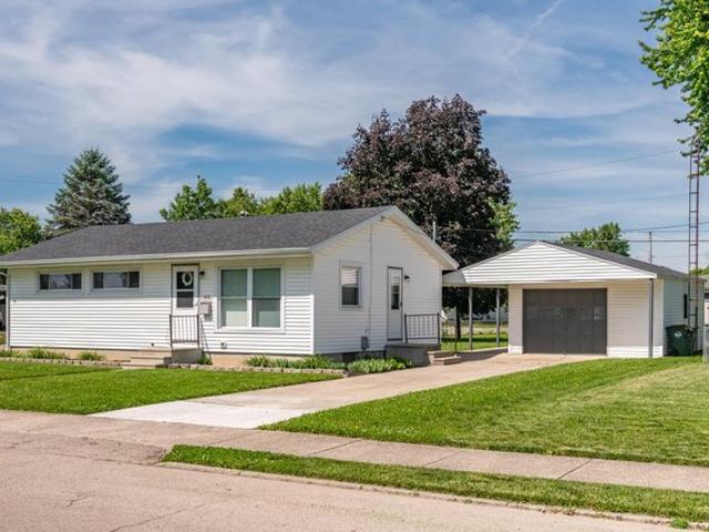 810 Meadow Ln, Troy, OH 45373