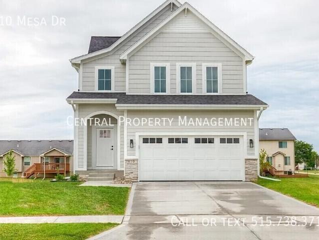 810 Mesa Dr, 3 beds, 2 full and 1 half baths