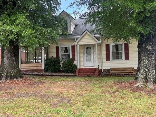 810 N Main St, Walnut Cove, NC 27052
