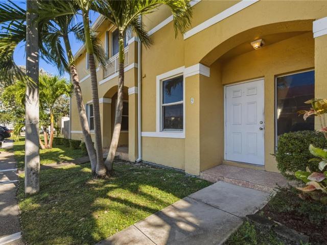810 NE 212th Ter, Unit 5, Miami, FL 33179 | MLS #A11937