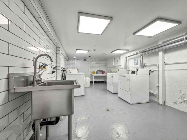 810 NE Couch Street Studio Apartment for Rent at 810 Ne Couch St, Portland, OR 97232 Kerns