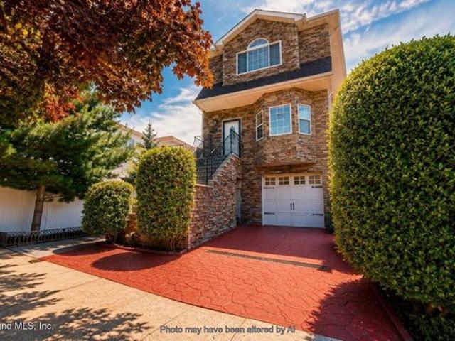 810 Nugent Ave, Staten Island, NY 10306