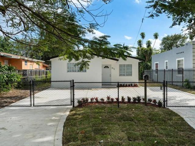 810 NW 117th St, Miami, FL 33168