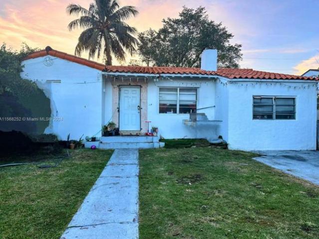 810 NW 17th Ct, Miami, FL 33125