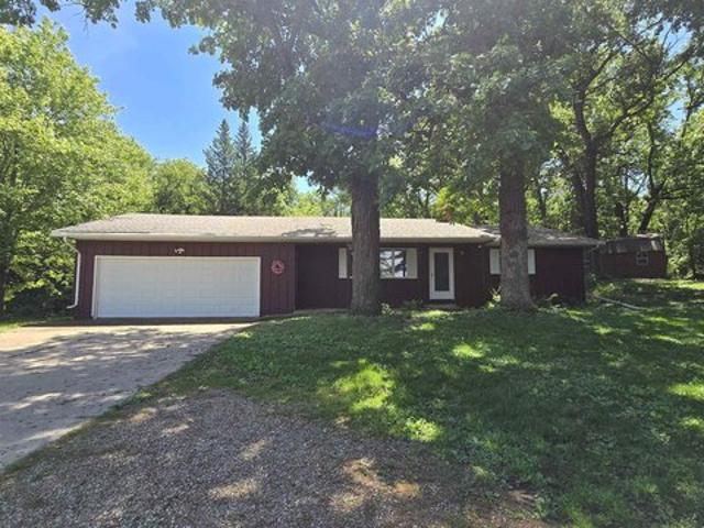 810 S 10th Ave E, Lake Mills, IA 50450