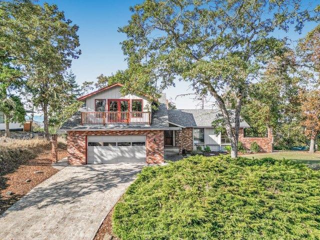 810 SE Summit Dr, Roseburg, OR 97470
