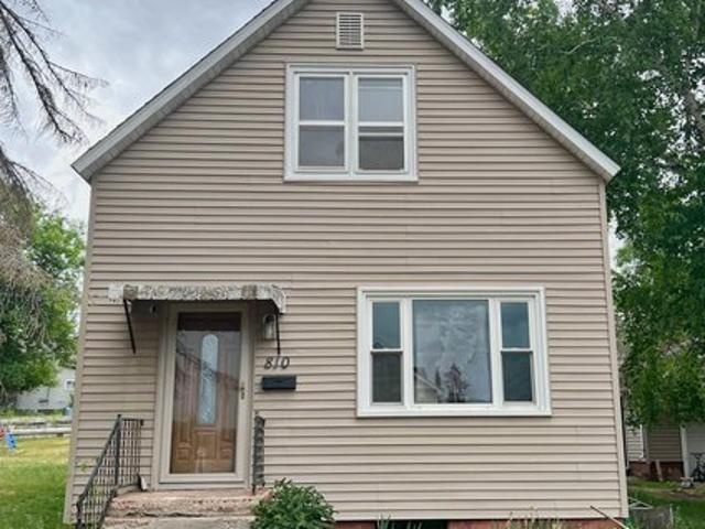 810 Section St, Norway, MI 49870