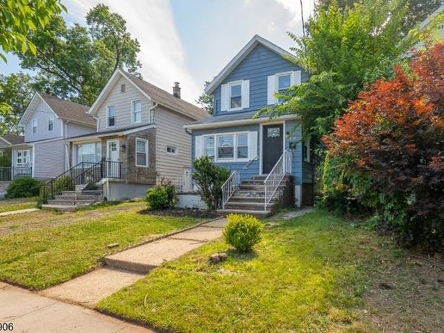 810 Spruce St, Roselle, NJ 07203