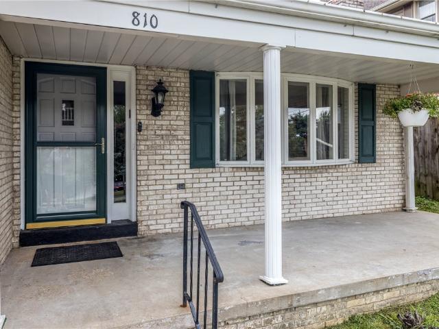 810 Summerlea Ave