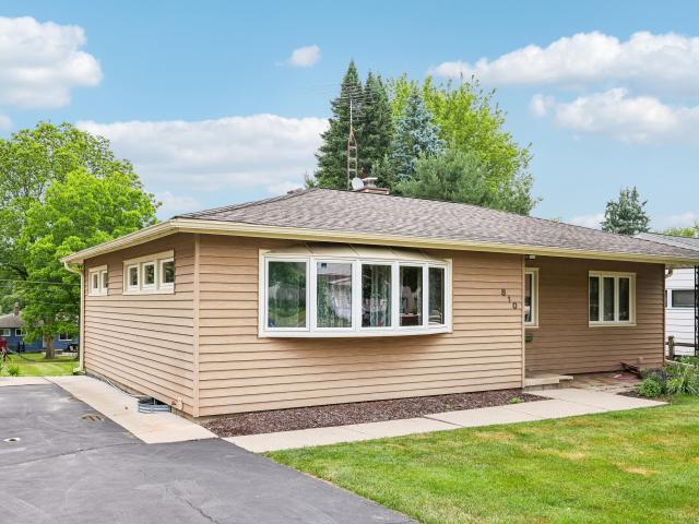 810 Summit Ave