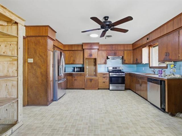 810 Patch St, Sulphur, LA 70665 | MLS #SWL26000 | Compass