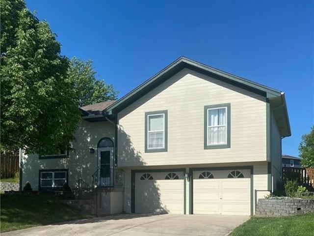 810 Pine Crest Ave, Kearney, MO 64060