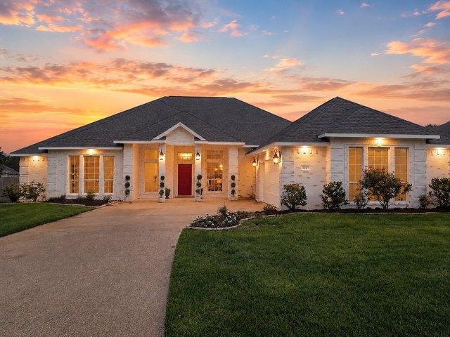 810 Plum Hollow Dr, College Station, TX 77845