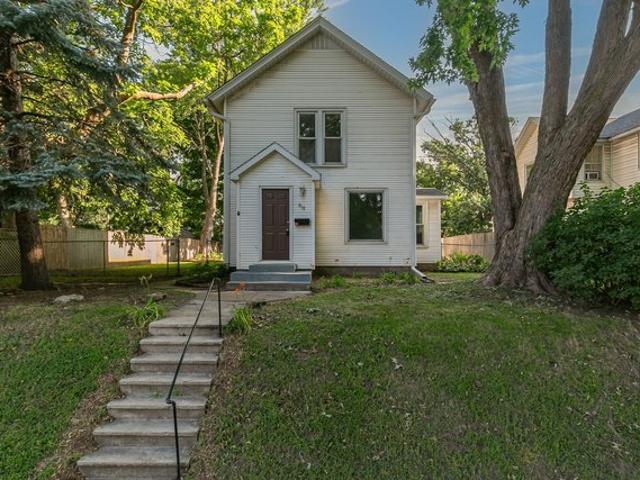 810 W 14th St, Davenport, IA 52804