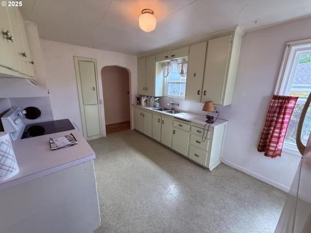 810 W 18TH AVE