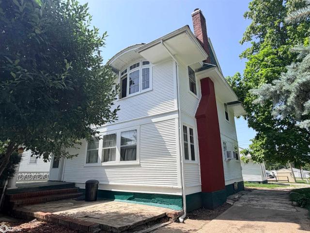 810 W Walnut Street