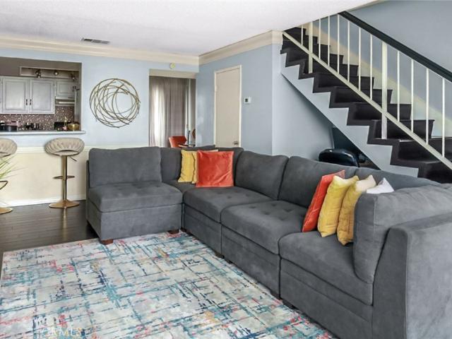 810 W Compton 16