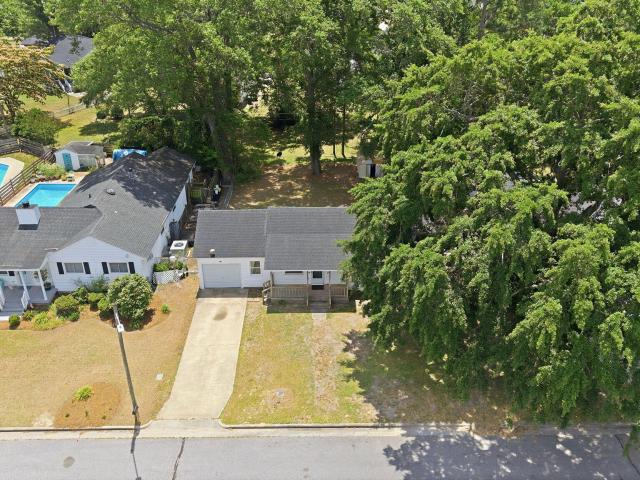 810 W Country Club Drive