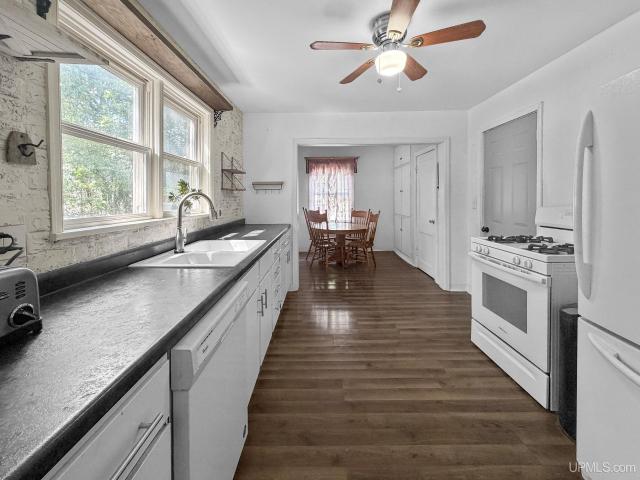 810 W Genesee Street