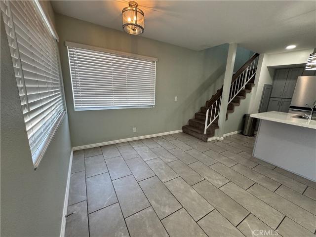 810 W Lambert