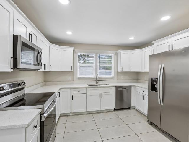 810 W Lincoln St