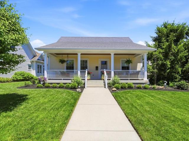 810 W Pine St, Zionsville, IN 46077