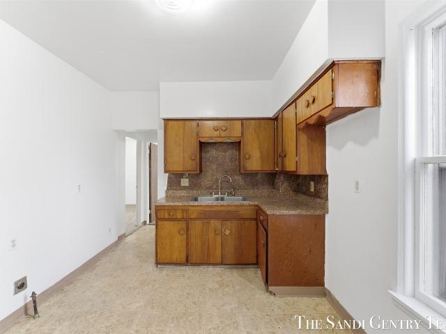 810 W Southern Avenue
